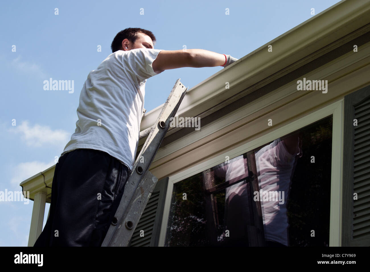 Gutters hi-res stock photography and images - Alamy
