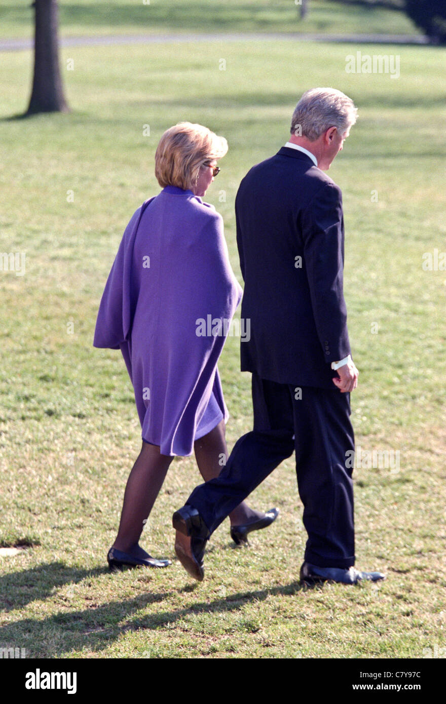 Hillary and bill clinton walking hi-res stock photography and images ...