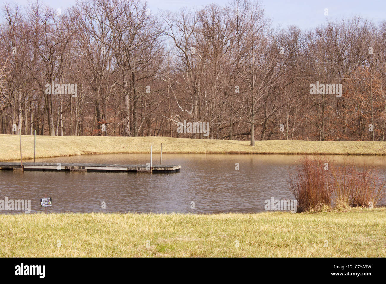 Large winter pond hi-res stock photography and images - Alamy