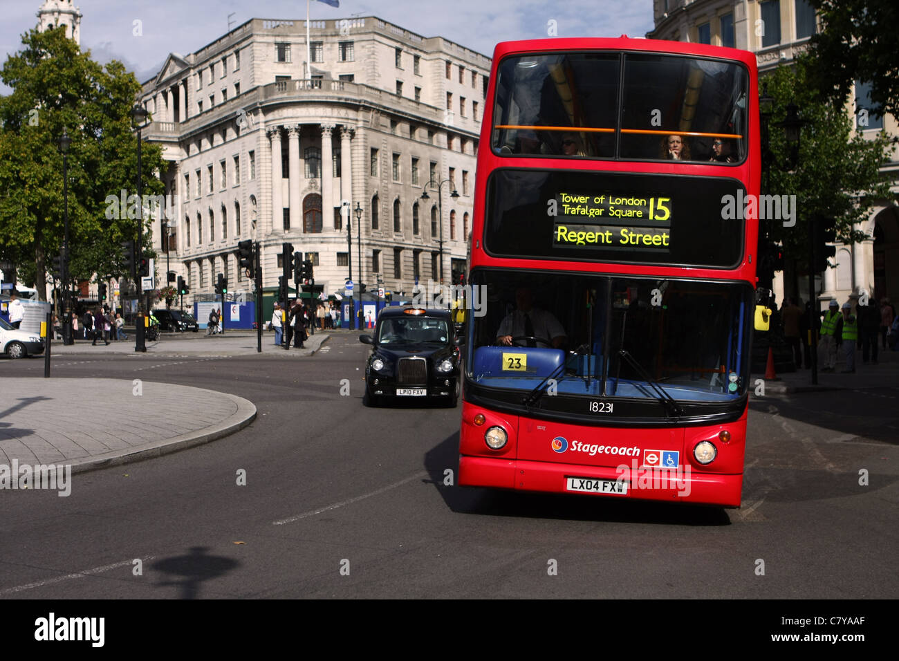 Trafalgar square ground view hi-res stock photography and images - Alamy