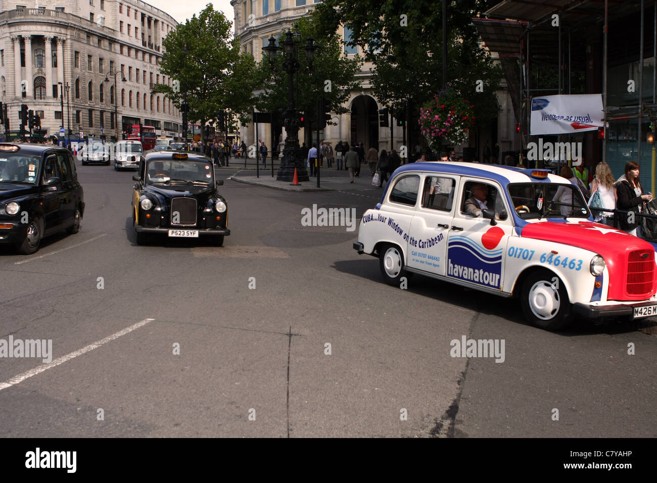 White london taxi front hi-res stock photography and images - Alamy