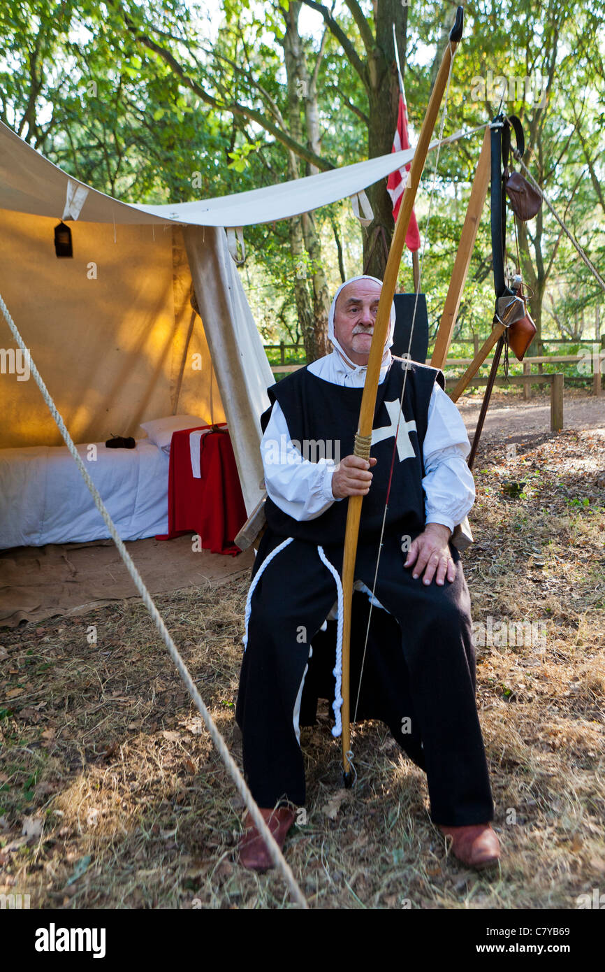 Longbow medieval hi-res stock photography and images - Alamy