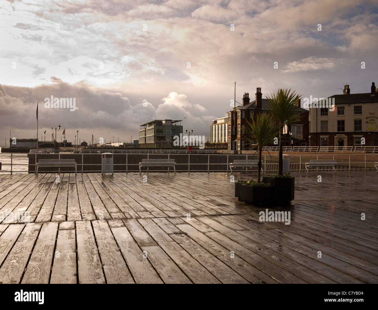 Hull waterfront hi-res stock photography and images - Alamy