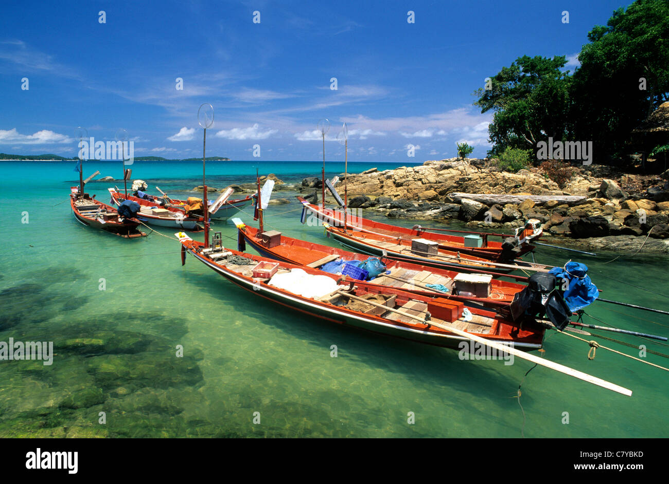 Chaweng beach boats thailand hi-res stock photography and images - Alamy