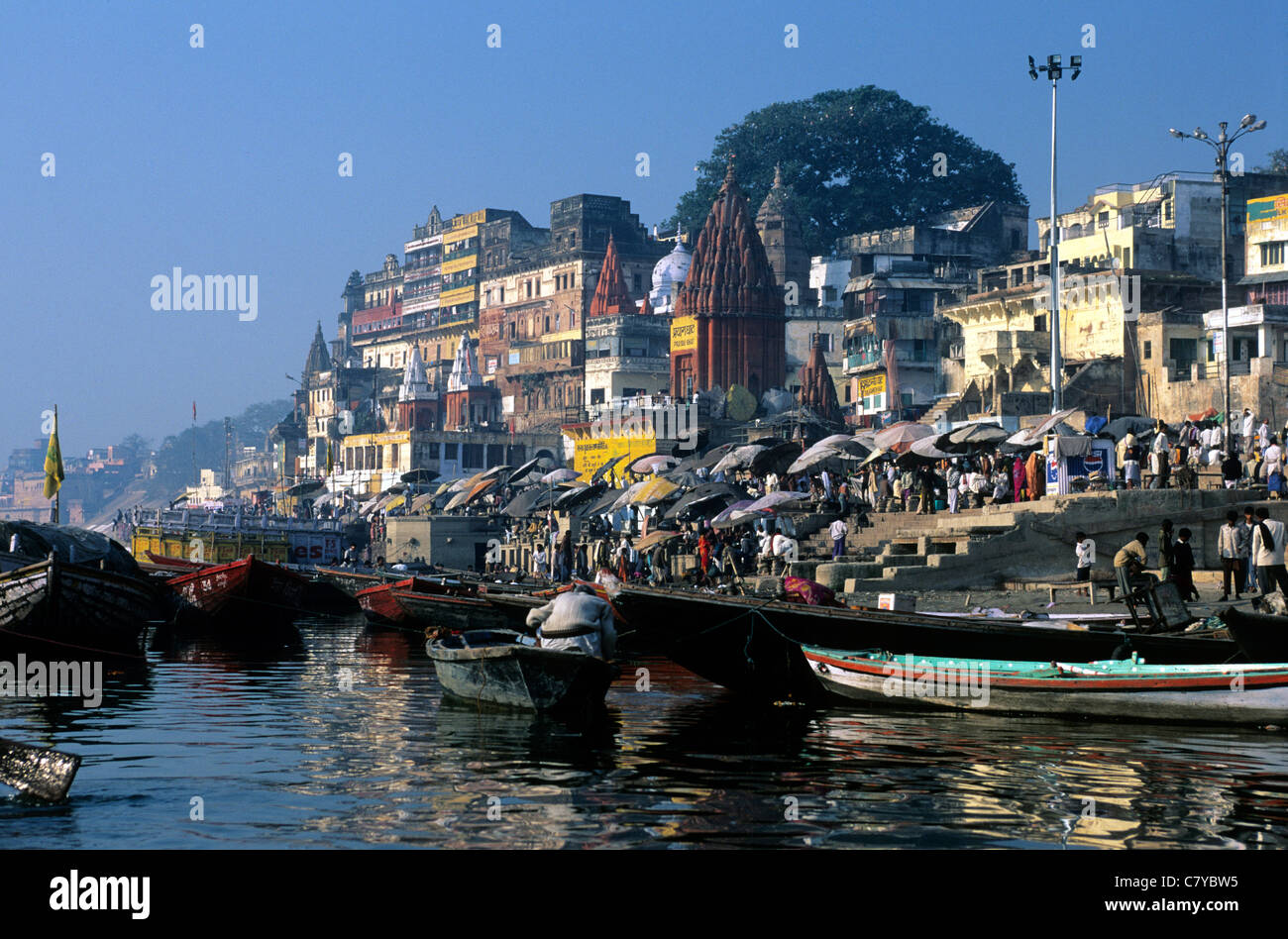 Benares river craft hi-res stock photography and images - Alamy