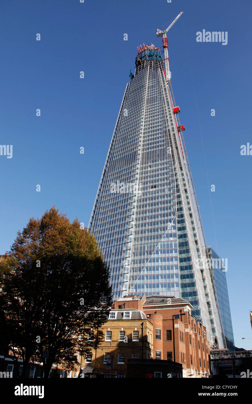 The shard under construction london hi-res stock photography and images ...
