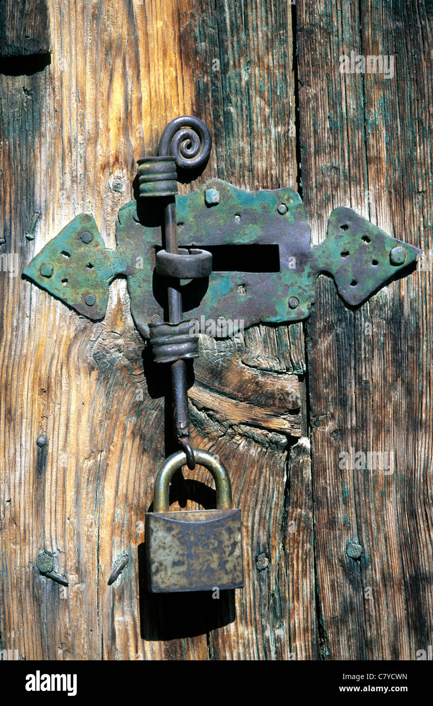 Locking symbolism hi-res stock photography and images - Alamy