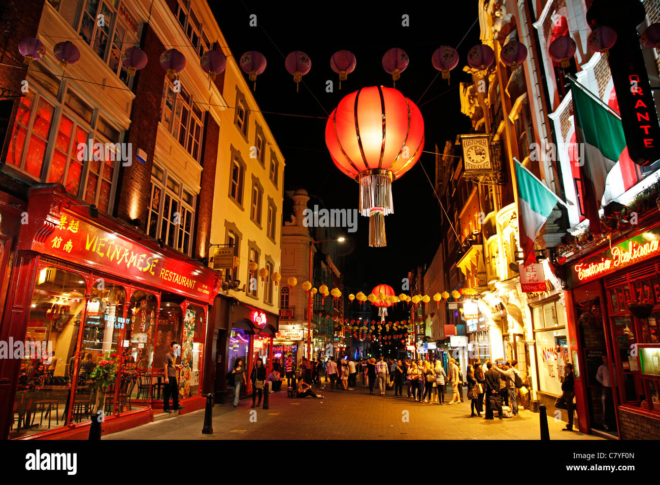 Chinatown in london night hi-res stock photography and images - Alamy