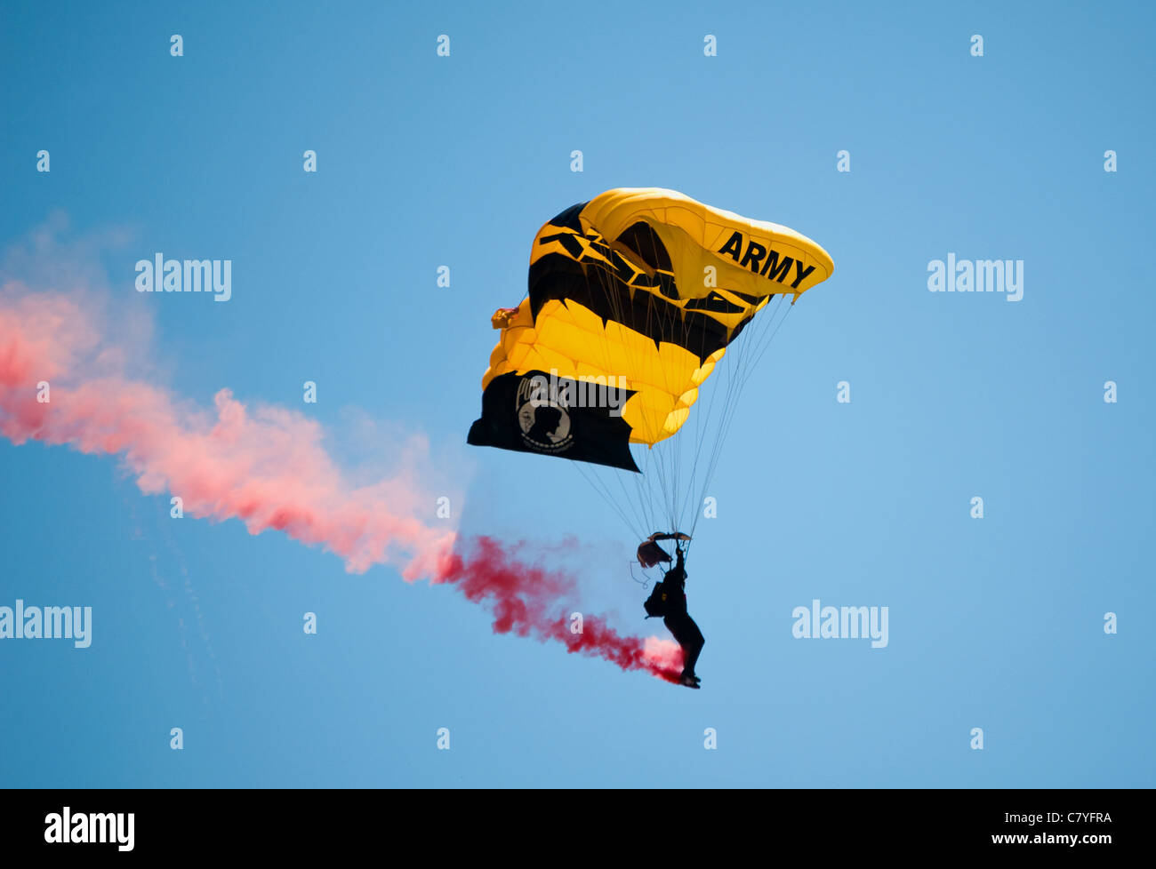 Navy Leap Frogs parachute team perform parachutist in the sky ...