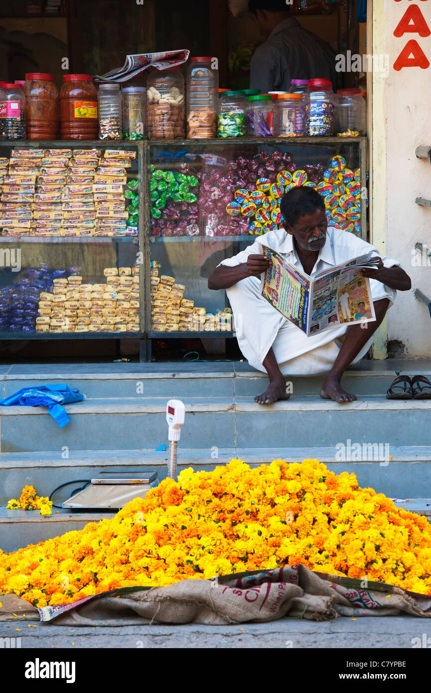 Asian man selling flowers hi-res stock photography and images - Alamy