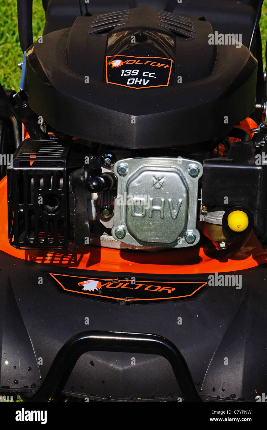 Voltor 139cc overhead valve 4 stroke petrol lawnmower, Calahonda, Mijas ...