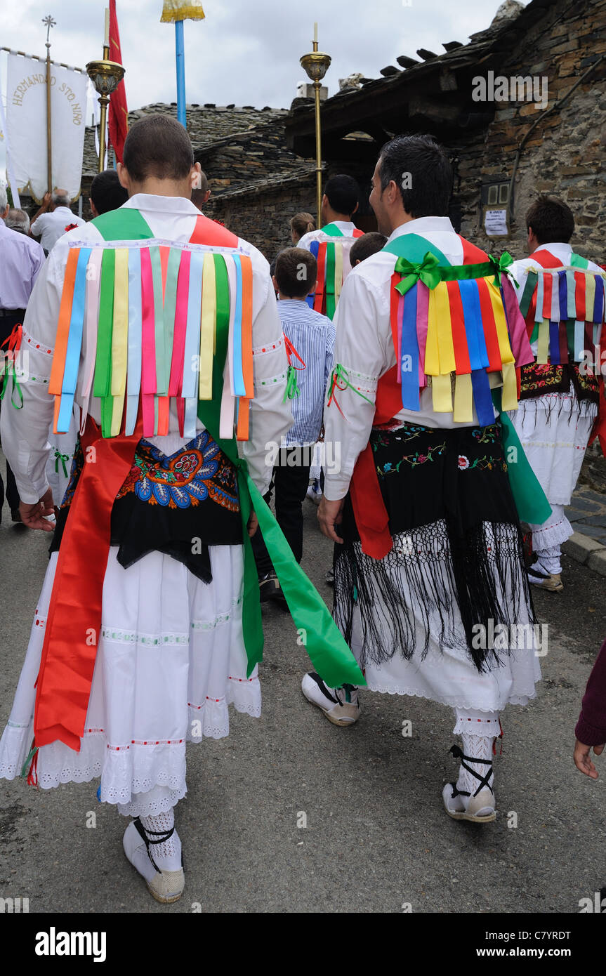 Procession " Fiesta del Santo Niño " in MAJAELRAYO. Province of ...