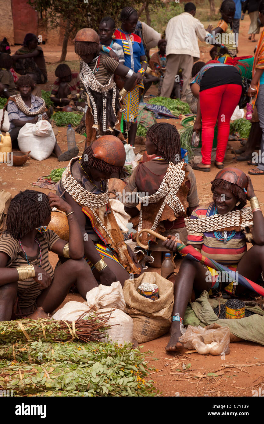 Hamer tribeswomen hi-res stock photography and images - Alamy