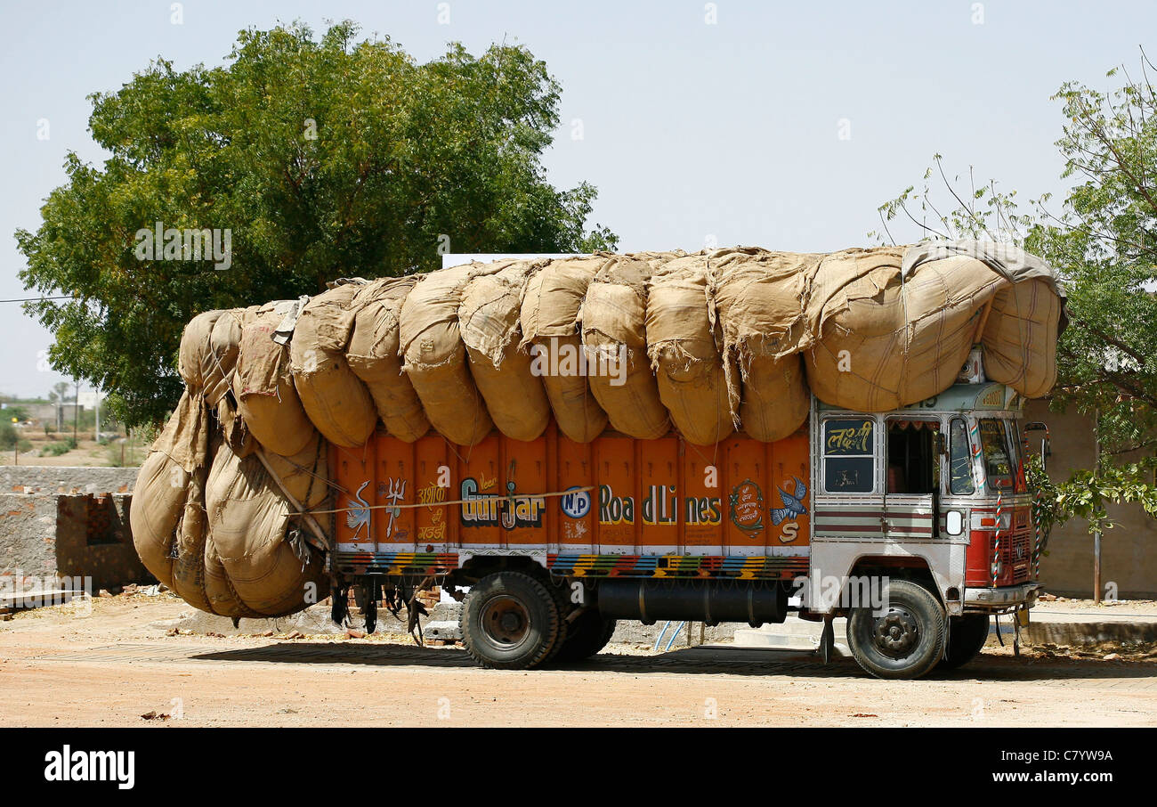 Lorry load hi-res stock photography and images - Alamy