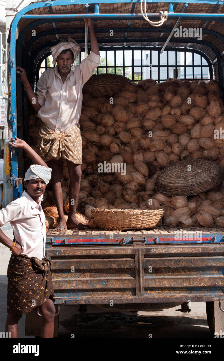 Truck unloading fruits High Resolution Stock Photography and Images - Alamy