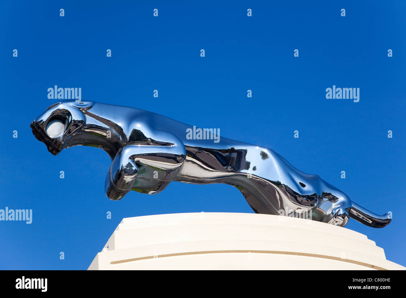 Jaguar sign uk hi-res stock photography and images - Alamy