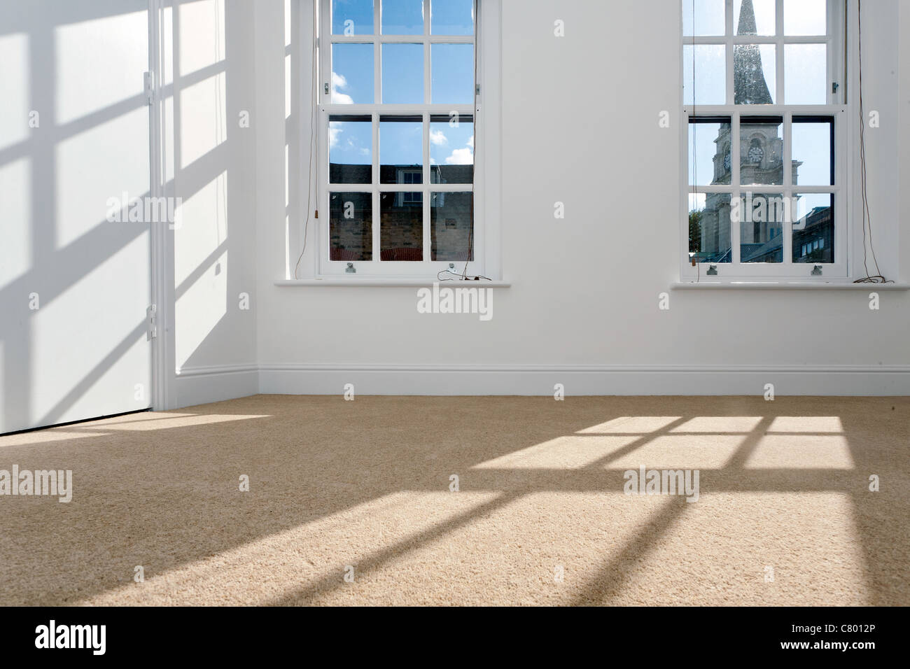Empty room interior with light patterns from window Stock Photo - Alamy