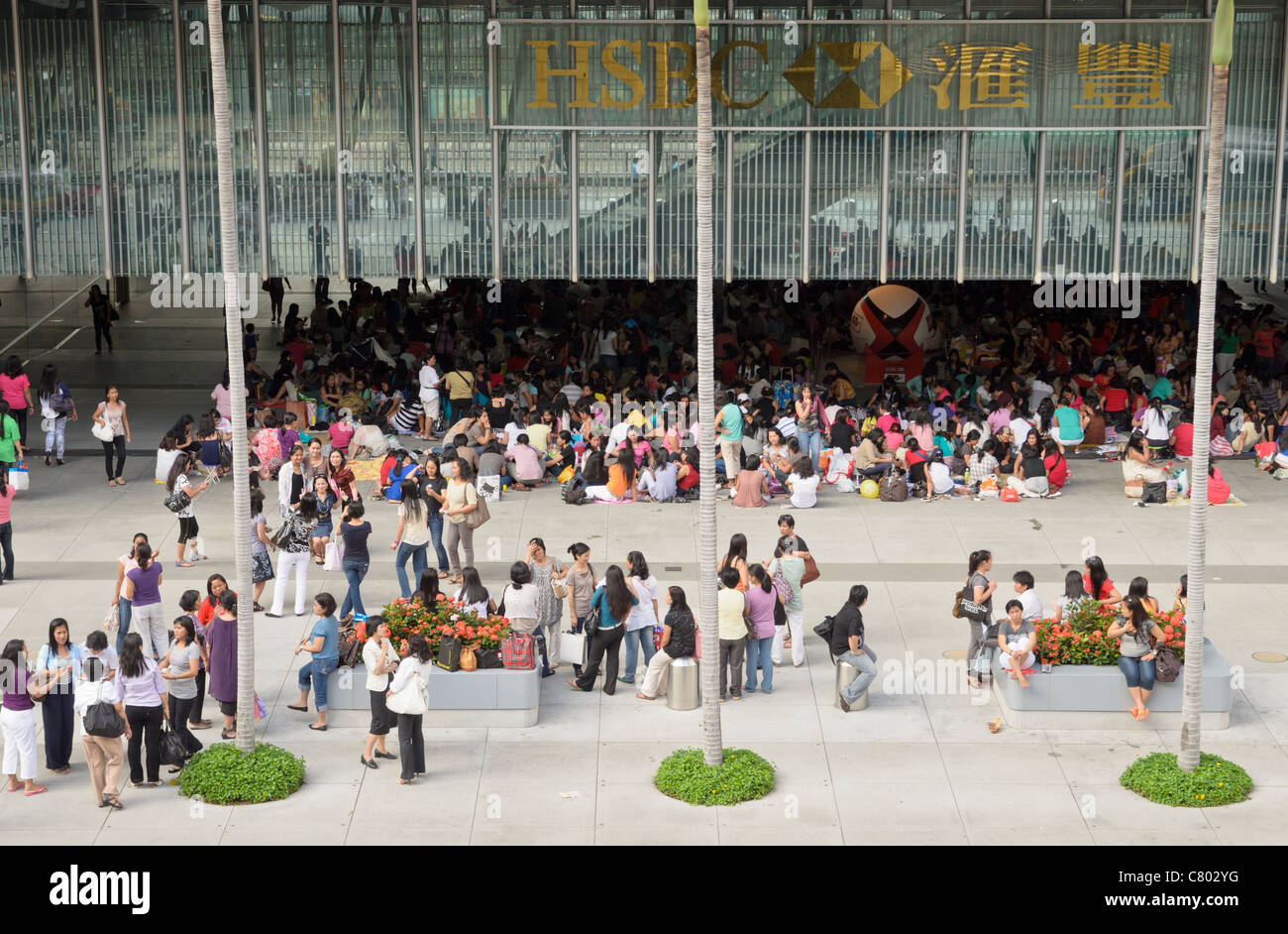 Filipino domestic workers gather on their Sunday day off in Hong Kong's ...