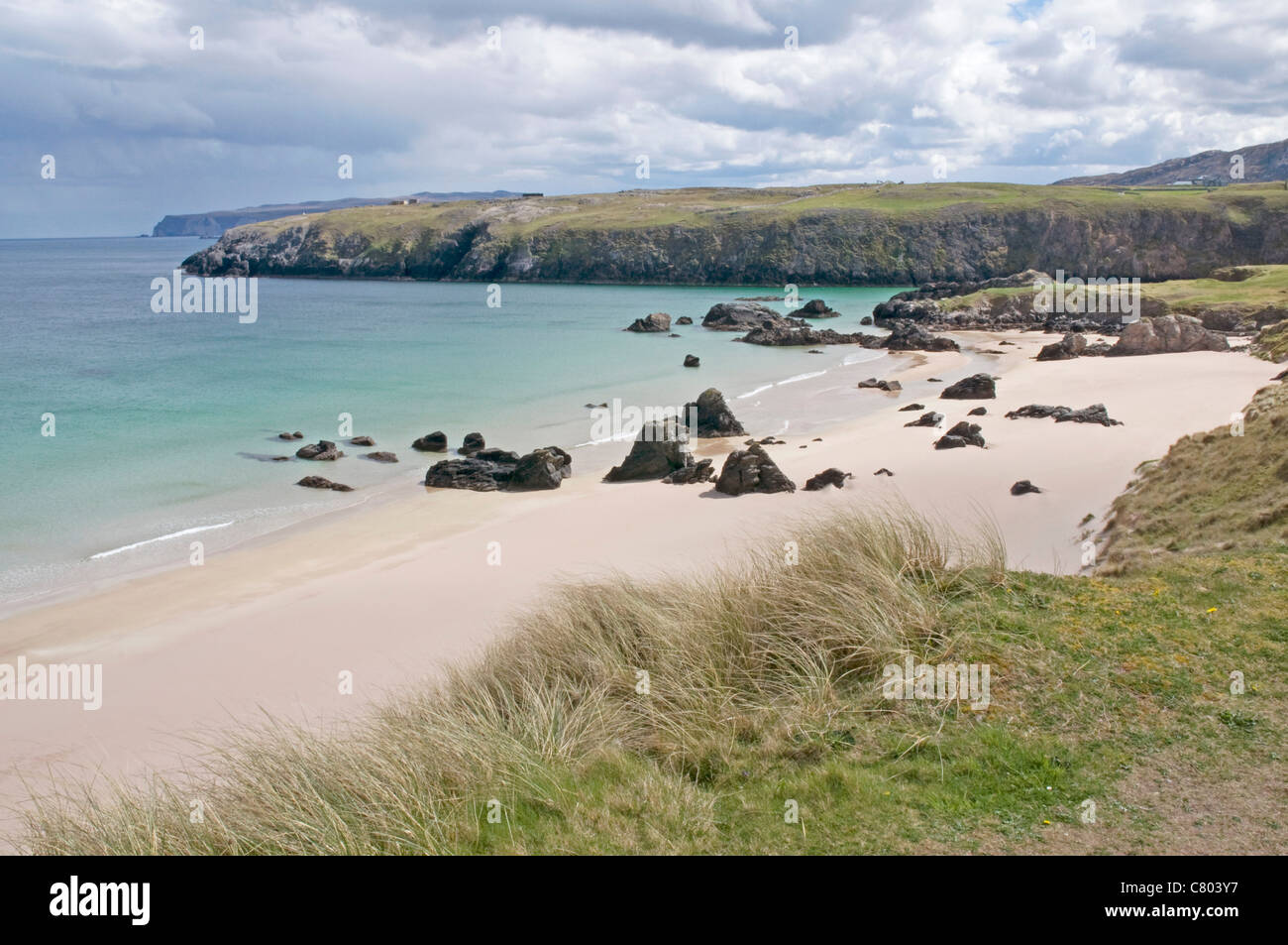 Idyllic deserted sandy beach at Sango Bay in the far north of Scotland ...