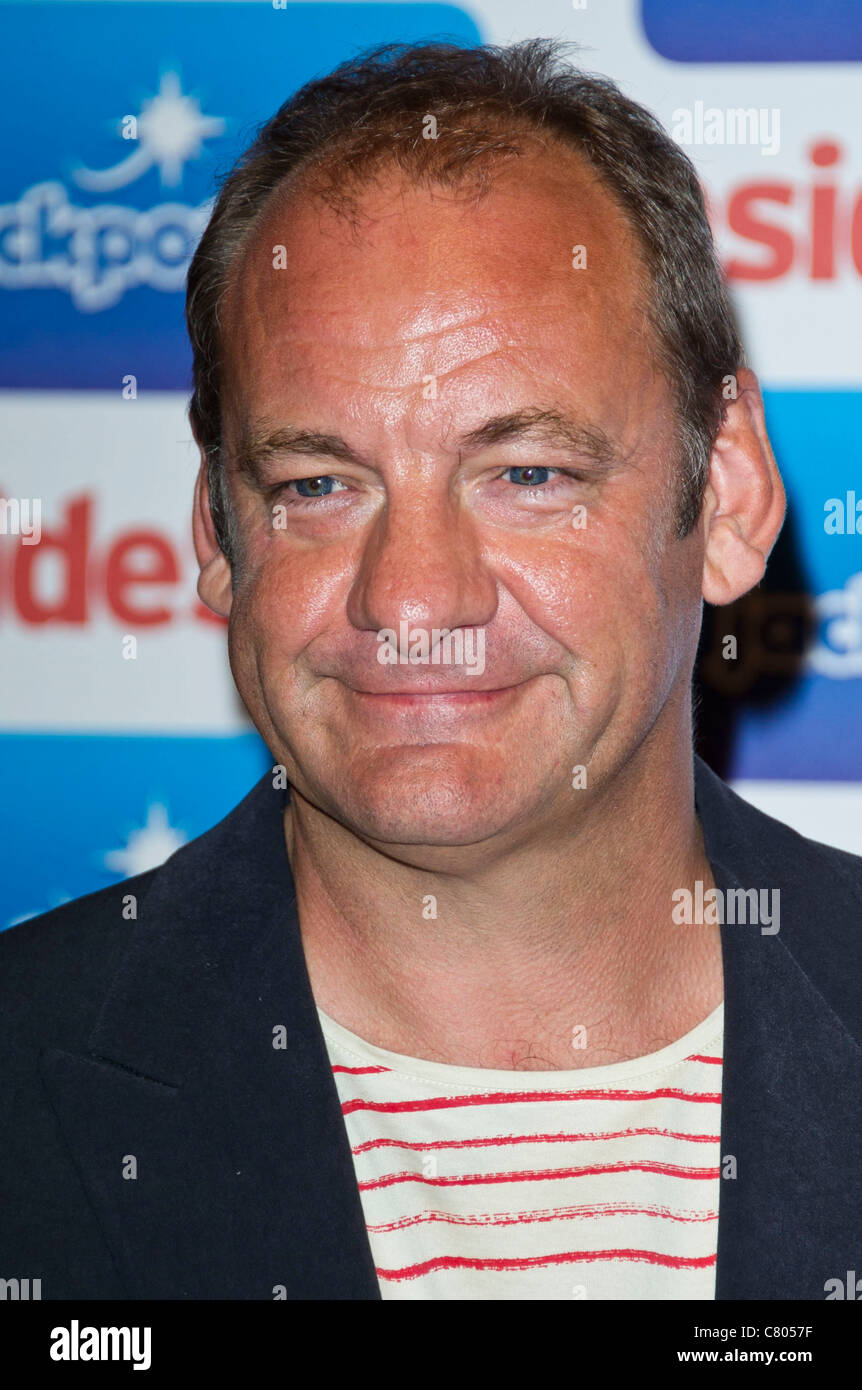 Nick miles emmerdale hi-res stock photography and images - Alamy