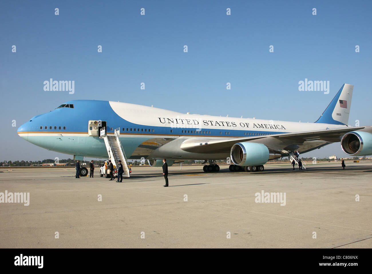 AIR FORCE ONE US PRESIDENT BARACK OBAMA LANDS AT LAX LOS ANGELES ...