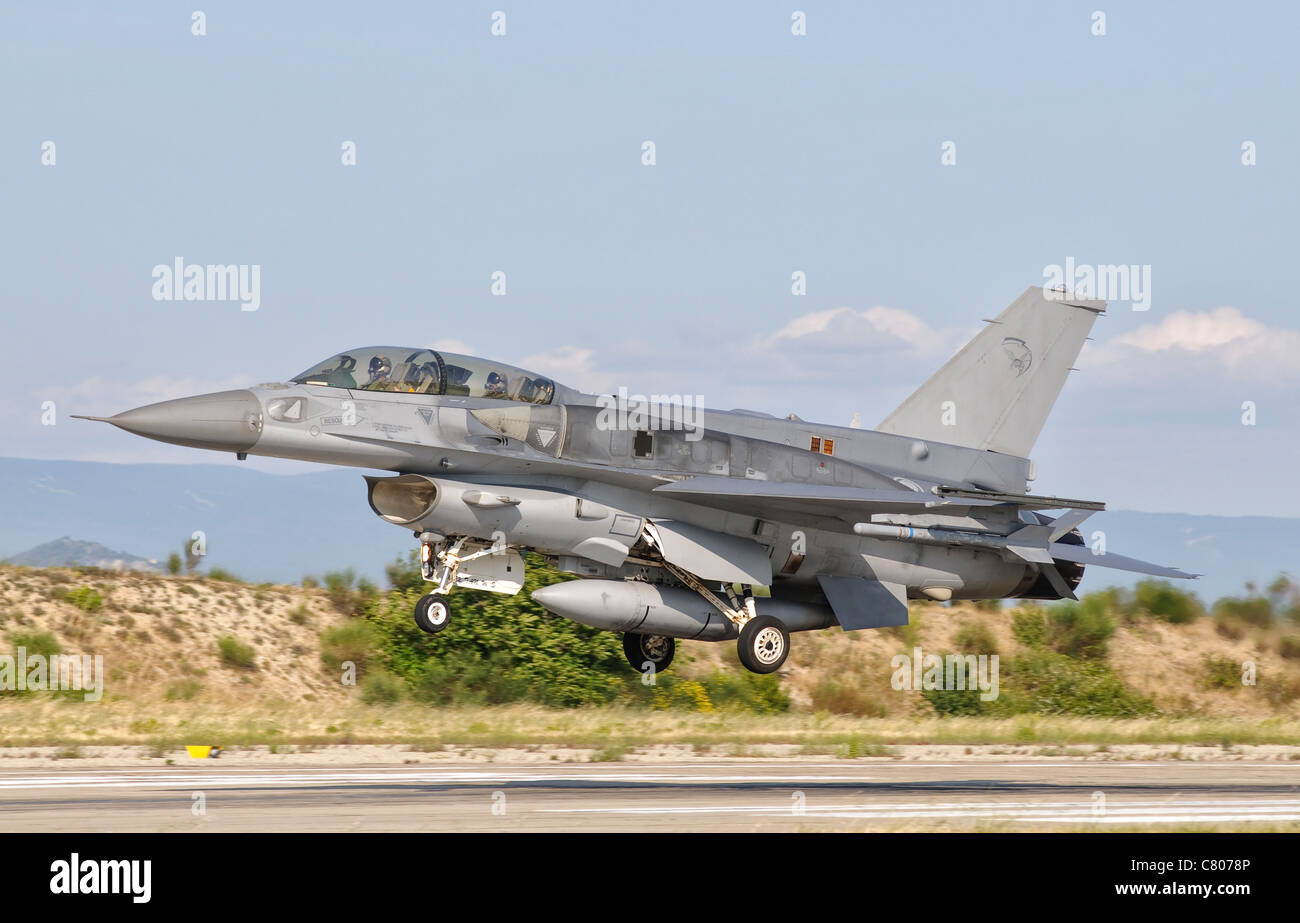 An F-16D of the Royal Singapore Air Force Stock Photo - Alamy