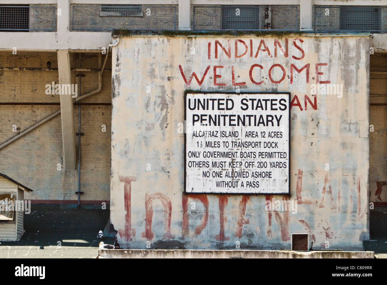 indians welcome sign alcatraz Stock Photo - Alamy