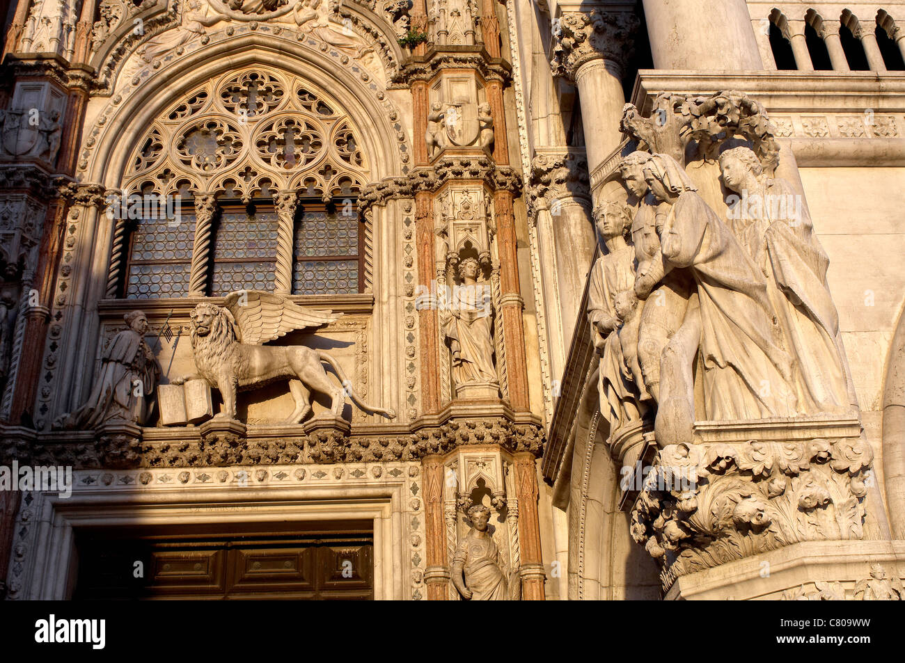 Venice doges palace palazzo ducale details of gothic architecture hi ...