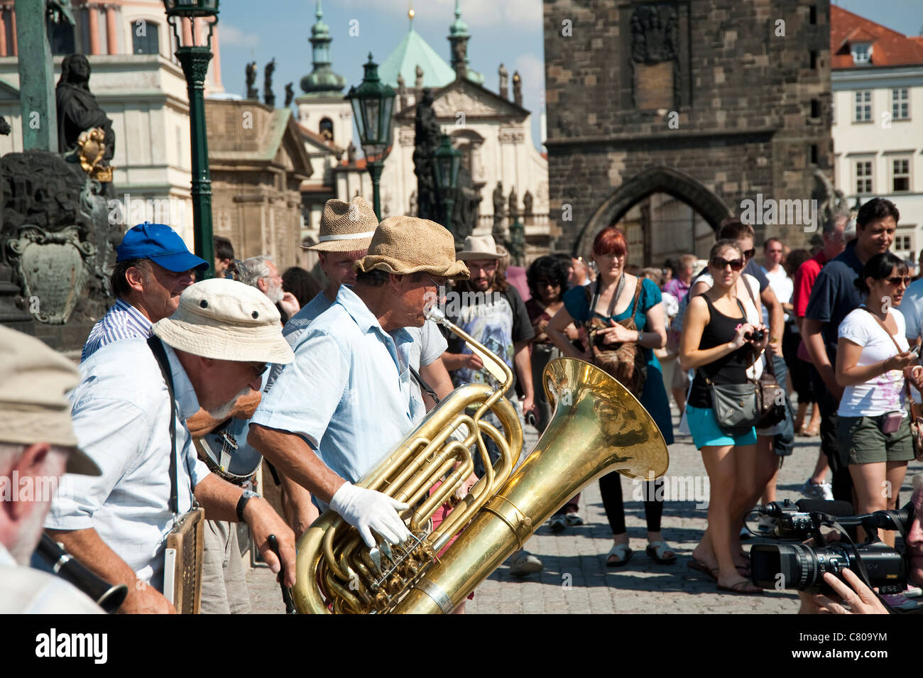 Prague charles bridge musicians hi-res stock photography and images - Alamy