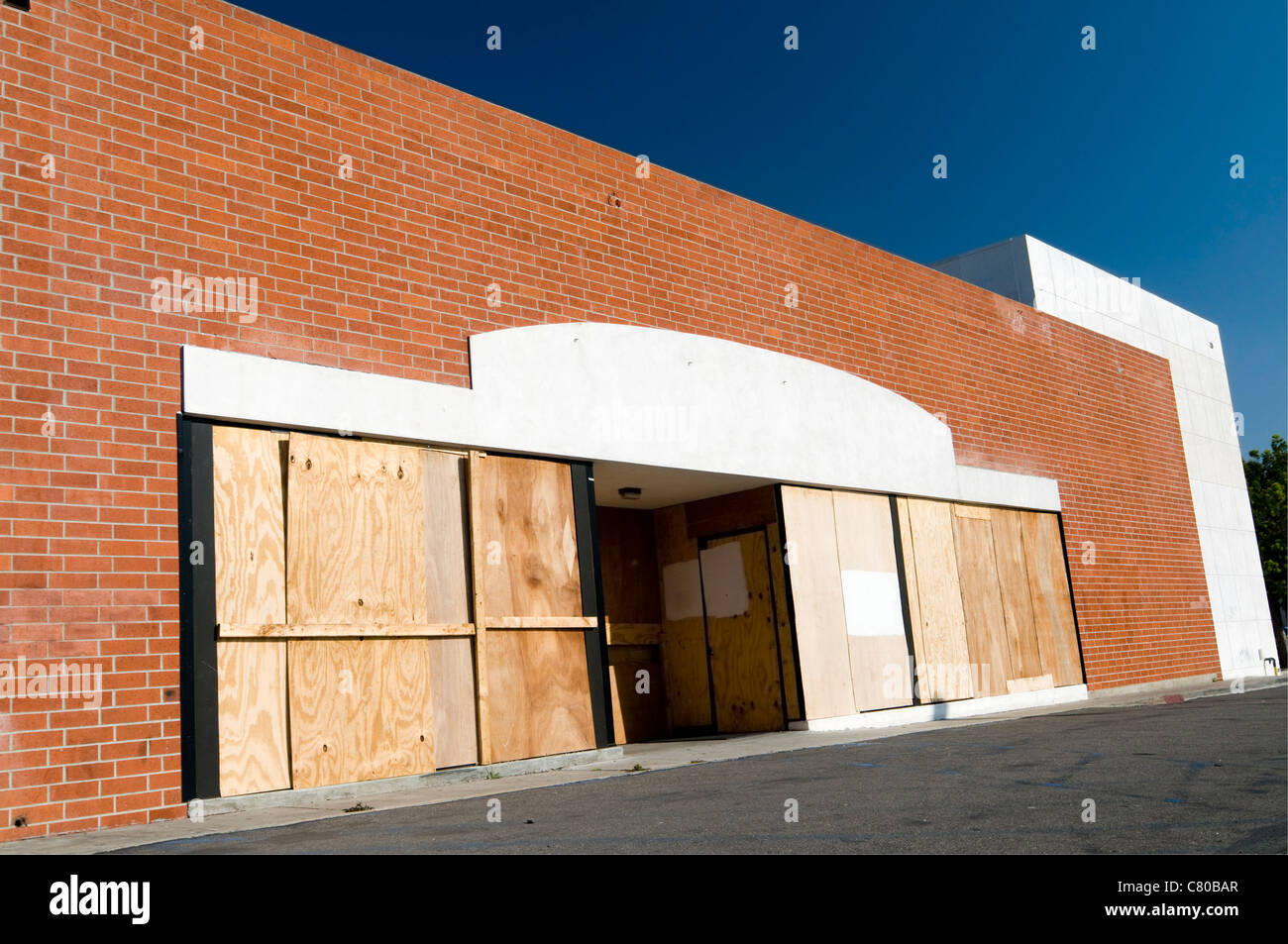 Empty vacant building hi-res stock photography and images - Alamy