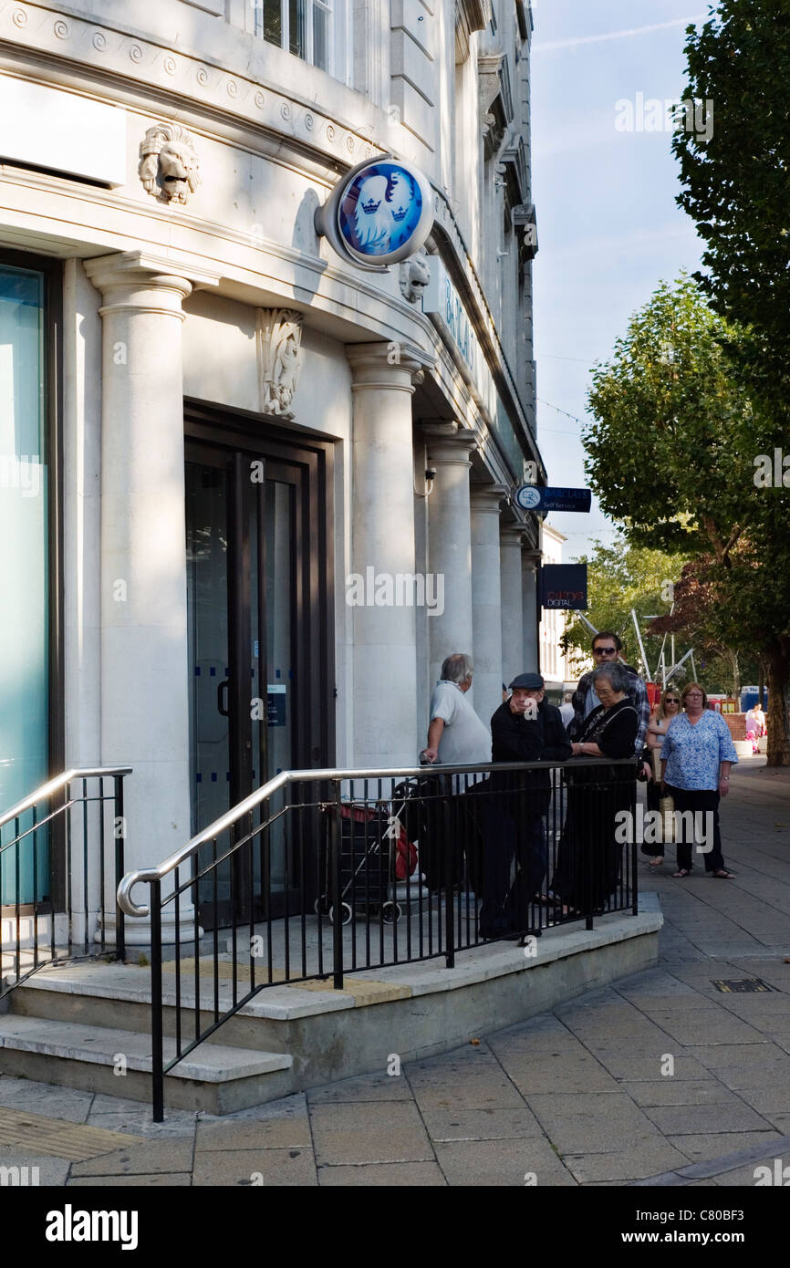 Bank queues hi-res stock photography and images - Alamy