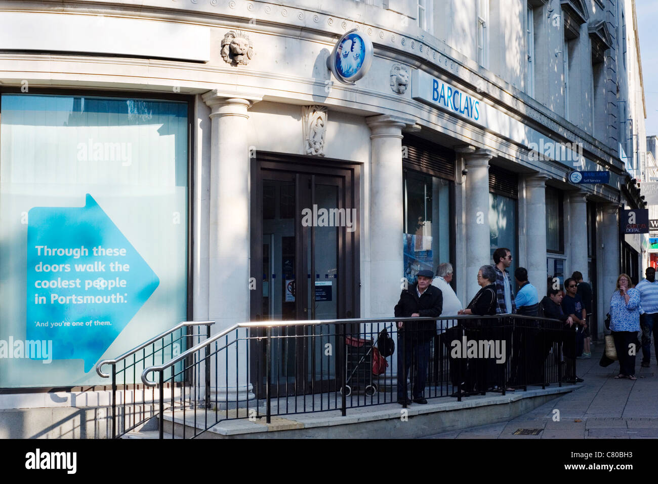 Bank customers queuing hi-res stock photography and images - Alamy