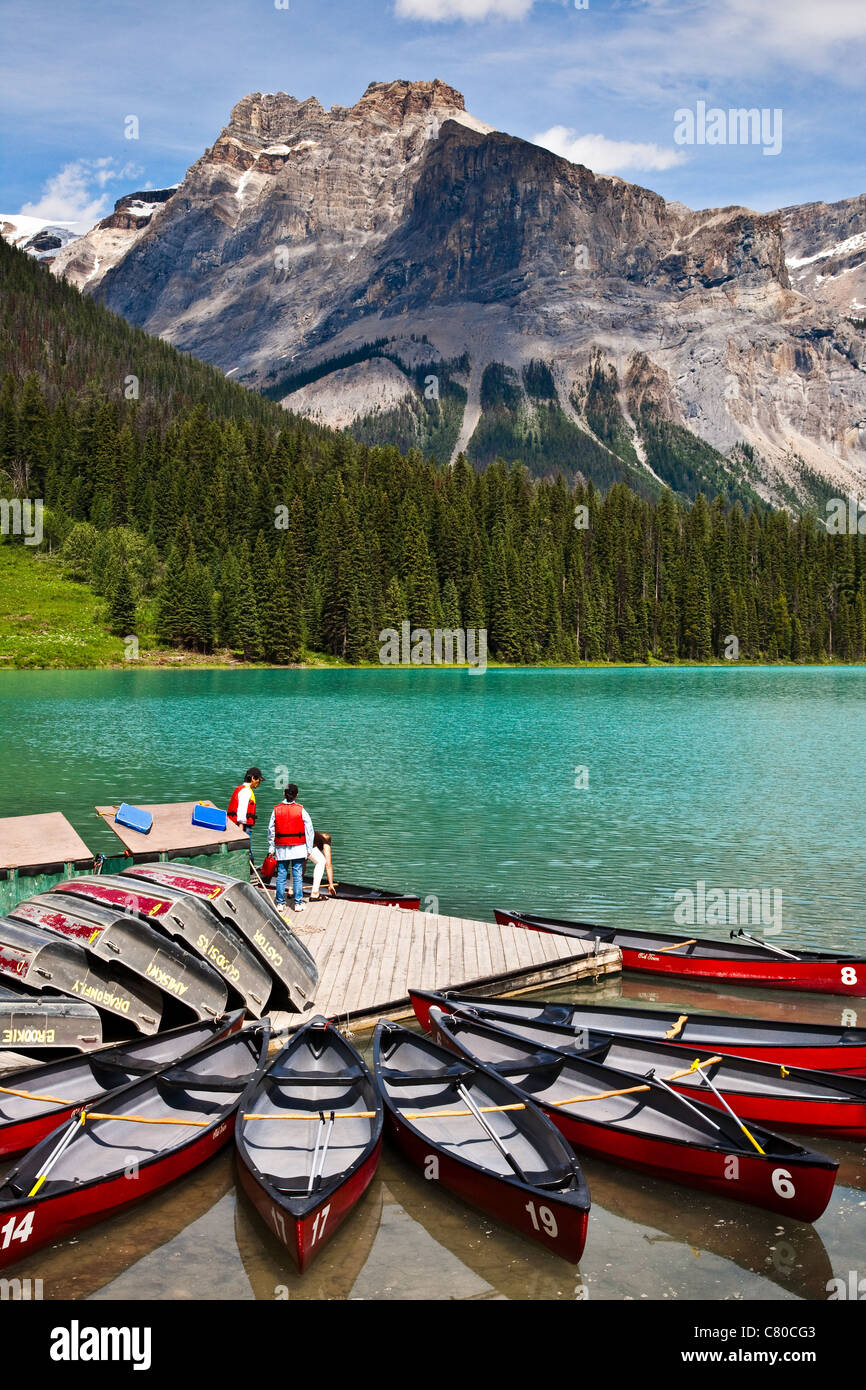 Lakeshore canadian canoes hi-res stock photography and images - Alamy