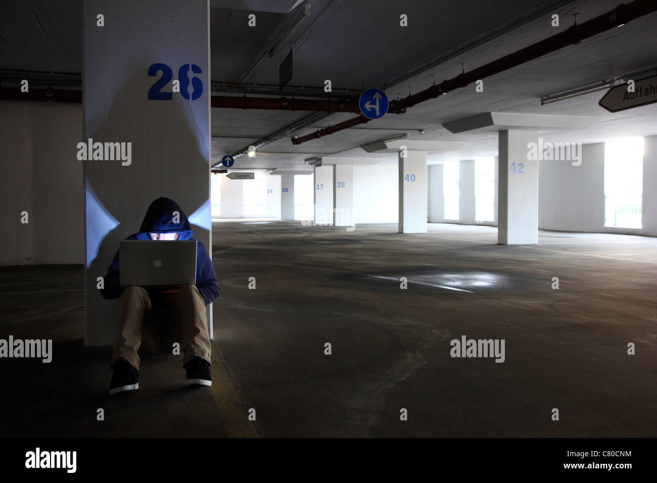 Garage theft hi-res stock photography and images - Alamy