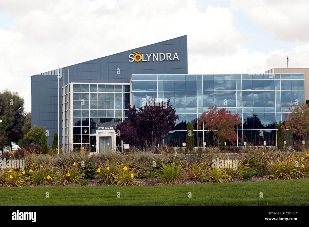 Solyndra Headquarters building side view from Page Drive Stock Photo ...