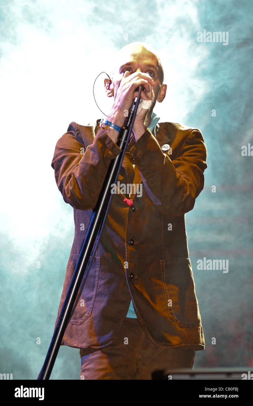 REM performing on the Pyramid stage at the Glastonbury Festival 2003 ...