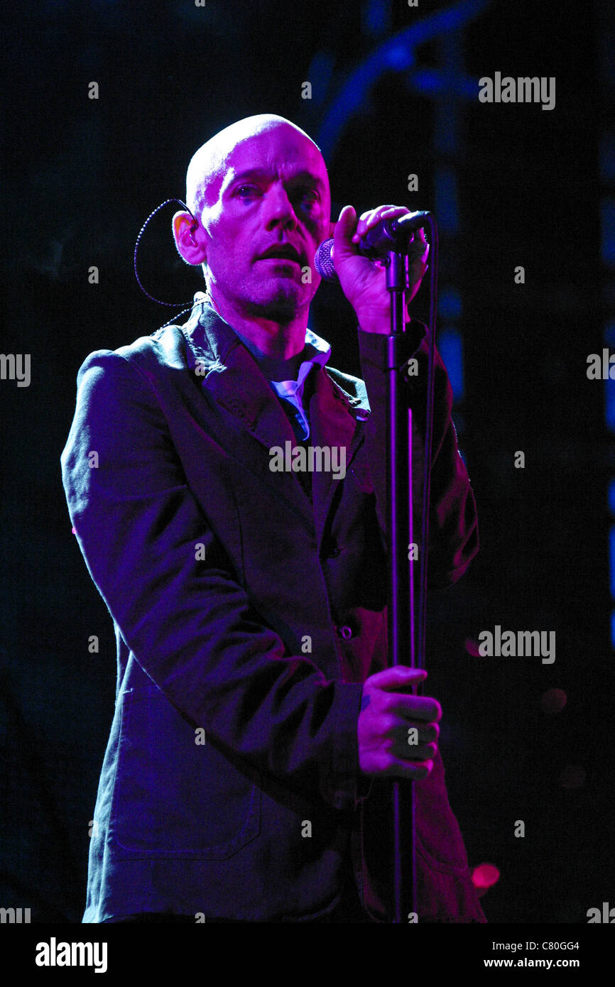 REM performing on the Pyramid stage at the Glastonbury Festival 2003 ...