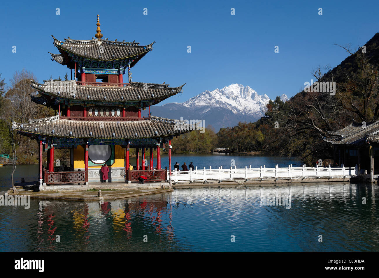 China, Yunnan, Lijiang, Black Dragon pool, background the Jade Dragon ...