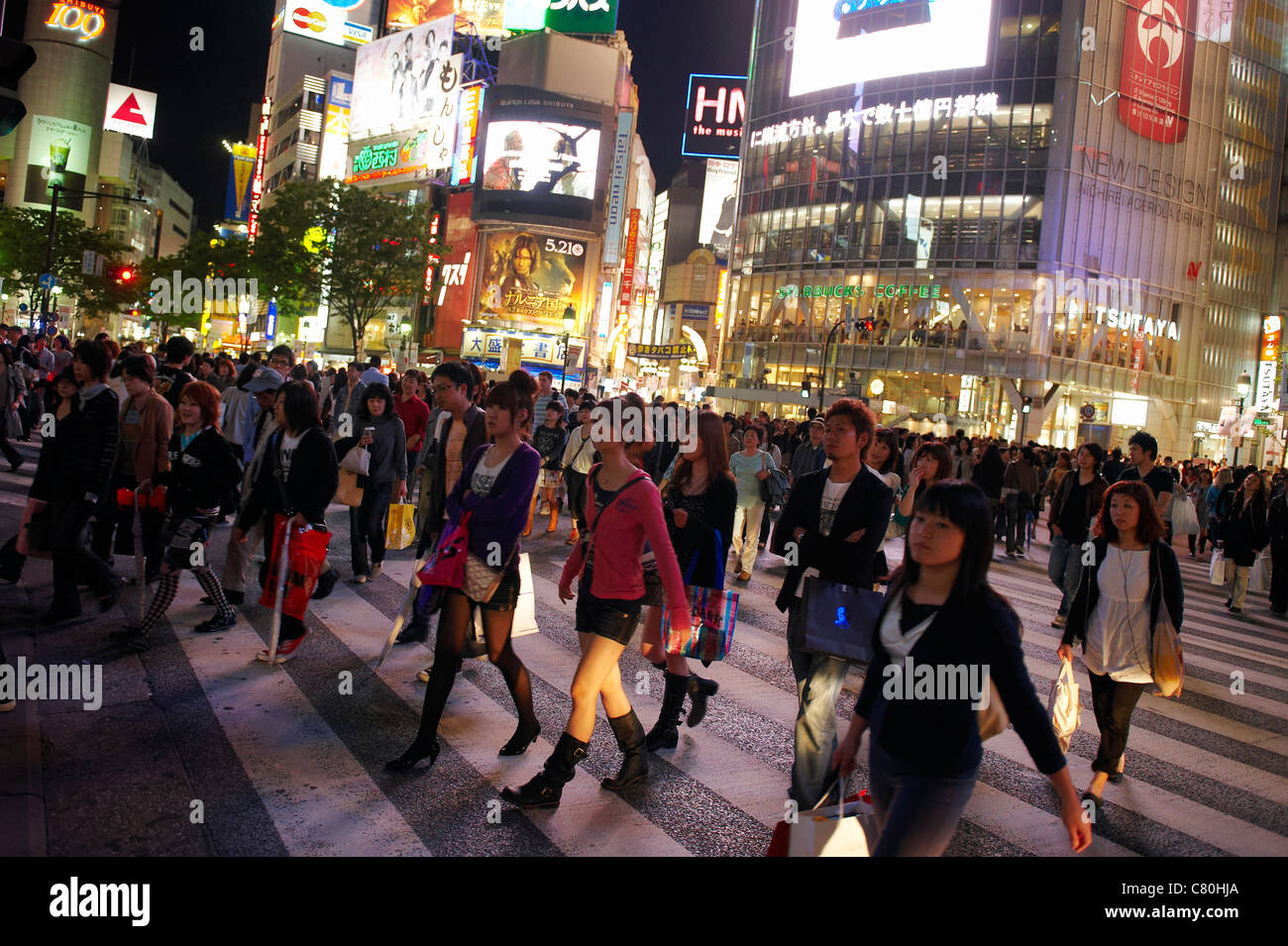 Pedestrians in tokyo and japan hi-res stock photography and images - Alamy