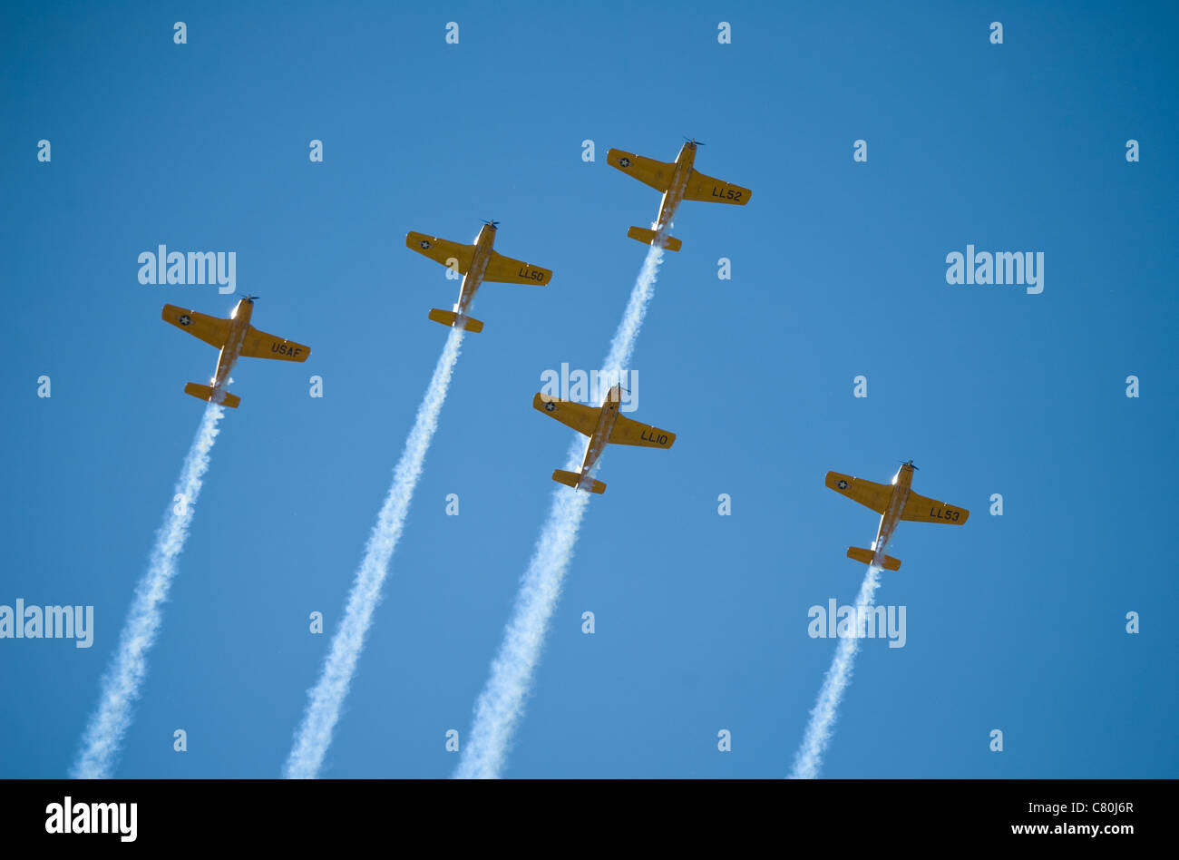 Five airplanes hi-res stock photography and images - Alamy