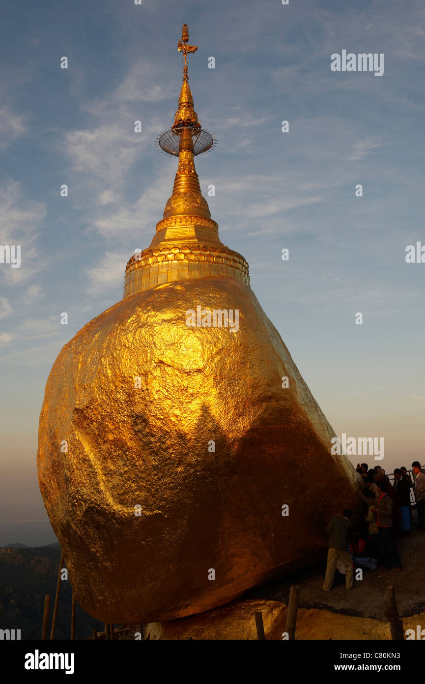 Myanmar Pagodas Rock Stock Photos & Myanmar Pagodas Rock Stock Images ...