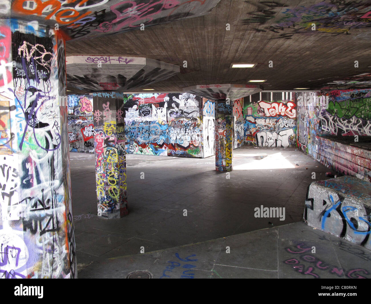 Underpass graffiti hi-res stock photography and images - Alamy