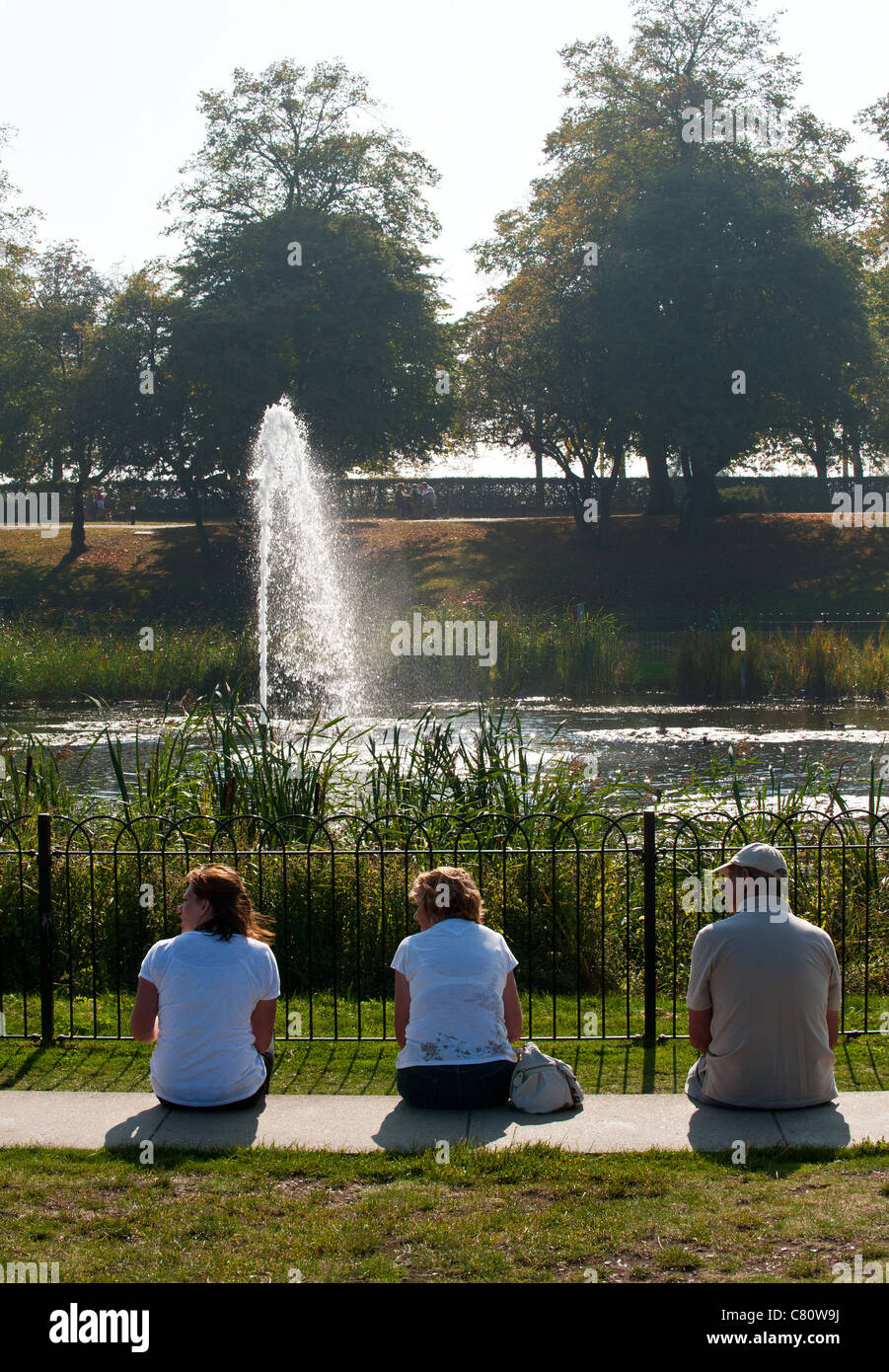 A family relaxing in Maldon Promenade Park in Essex Stock Photo - Alamy
