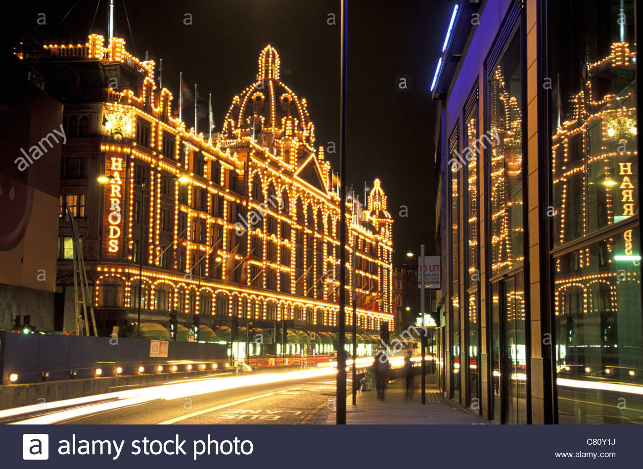 Harrods Shop Front Stock Photos & Harrods Shop Front Stock Images - Alamy