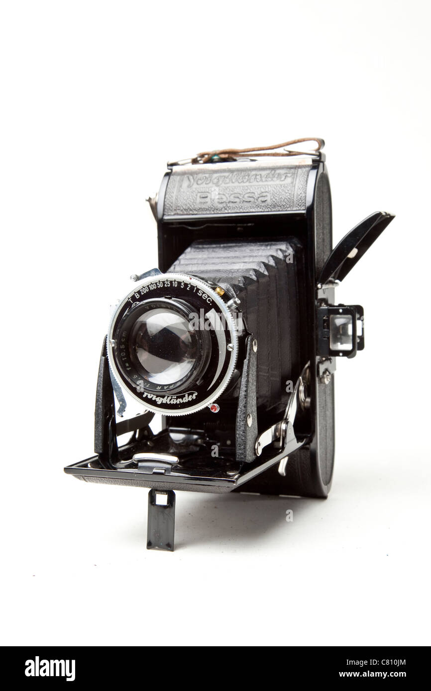 Antique german folding camera hi-res stock photography and images - Alamy