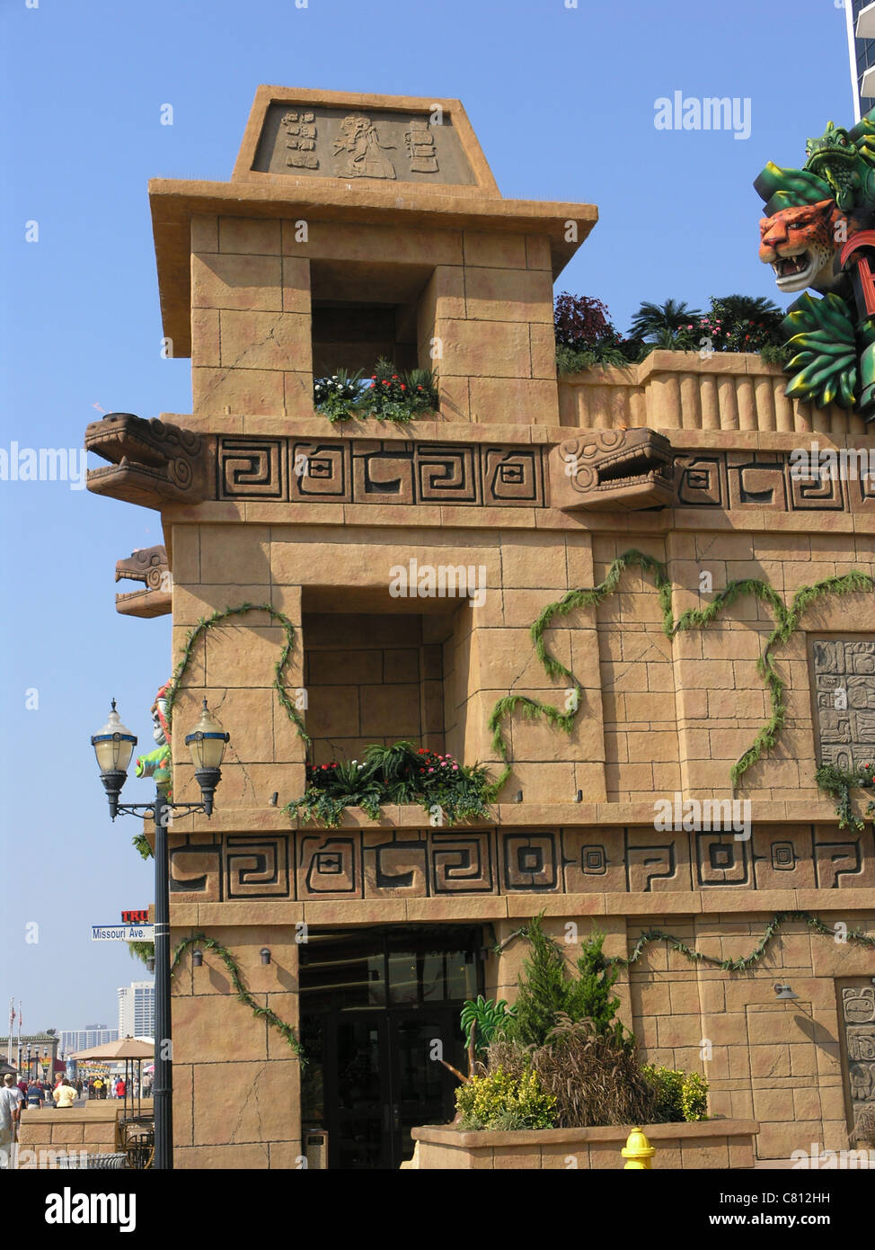Rainforest Cafe Facade High Resolution Stock Photography and Images - Alamy