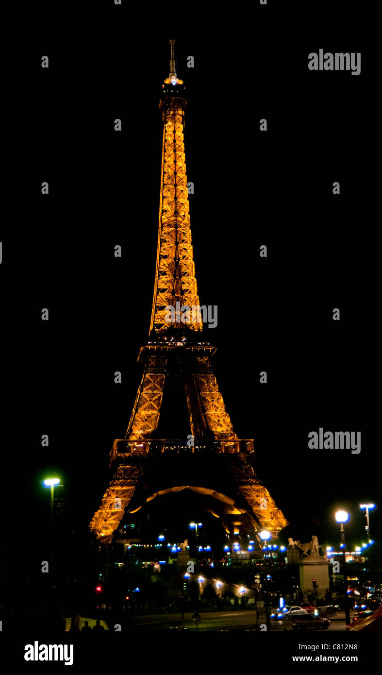 Illuminated eiffel tower hi-res stock photography and images - Alamy Illuminated eiffel tower hi-res stock photography and images - Alamy