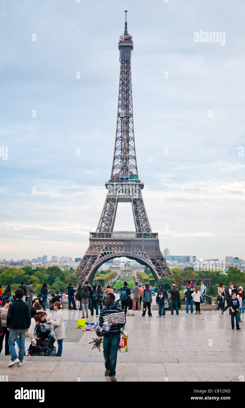 Eiffel Tower and tourists in Paris Stock Photo - Alamy