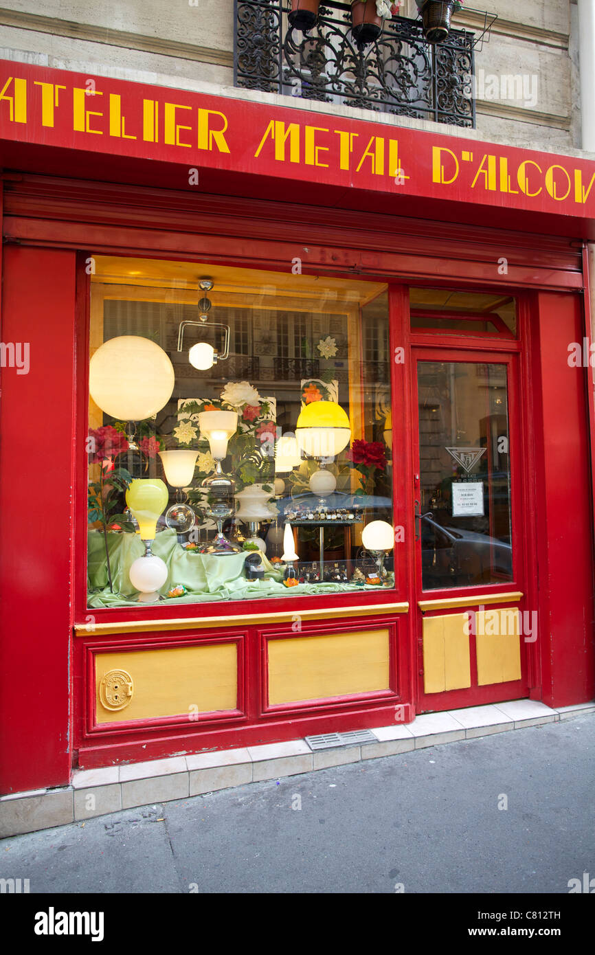 Lights in paris hi-res stock photography and images - Alamy