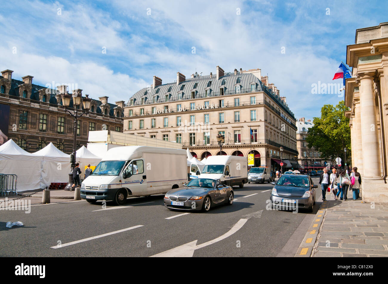 Paris left bank street hi-res stock photography and images - Alamy
